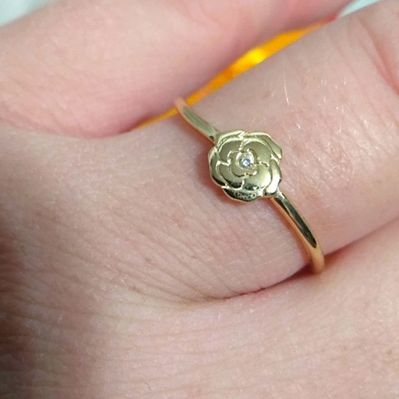 Dainty Flower Ring 925 | Jewelry | Sale Pretty Dainty Flower Ring W Tiny Cz Diamond In Center Gp ...